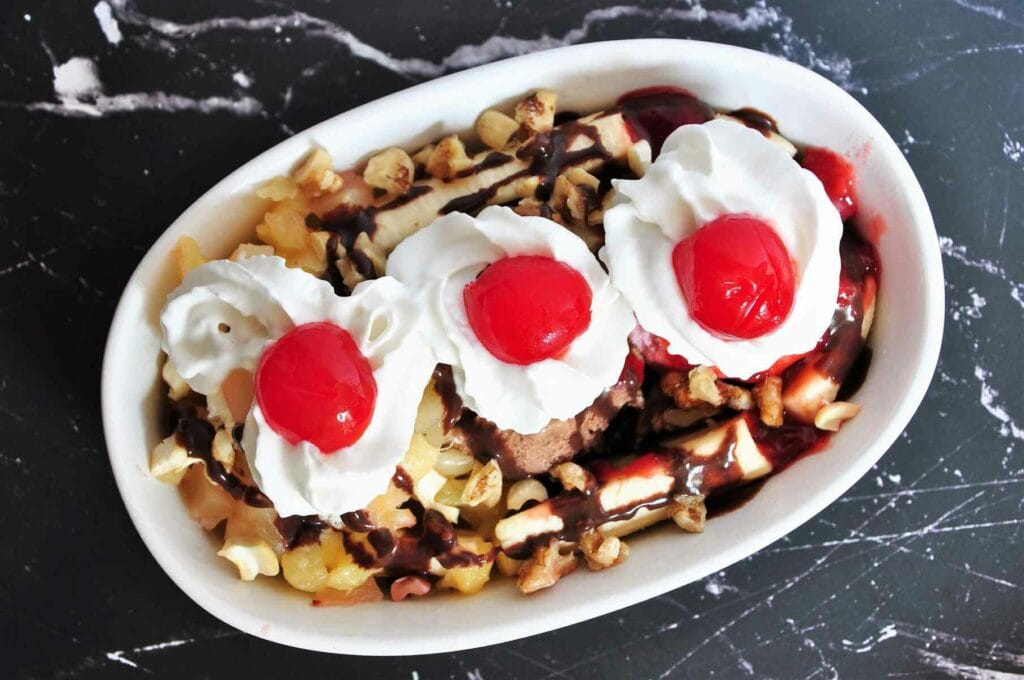 Banana Split Sundae - Step By Step - Culinary Shades